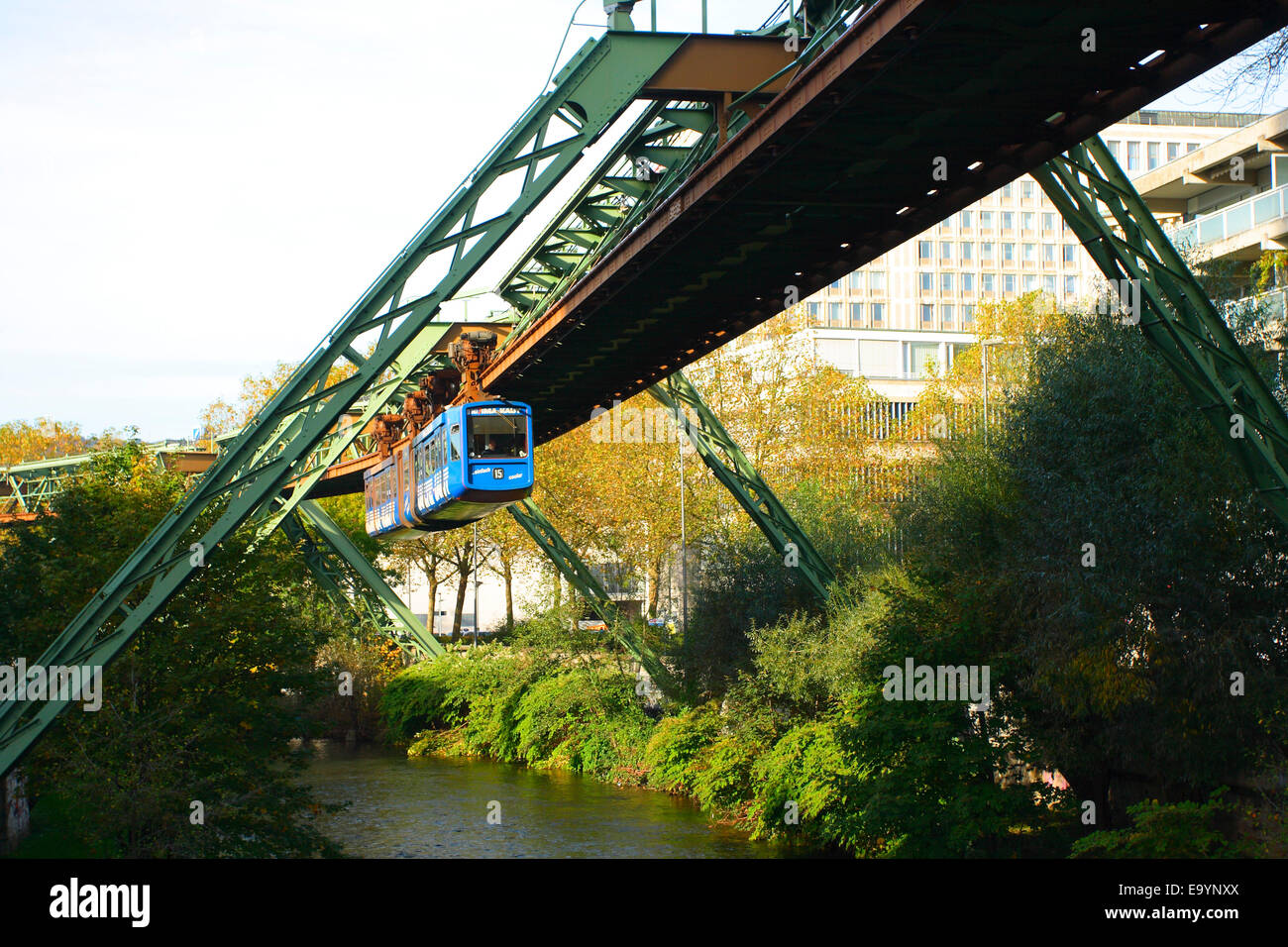 Schwebebahn fahrer -Fotos und -Bildmaterial in hoher Auflösung – Alamy