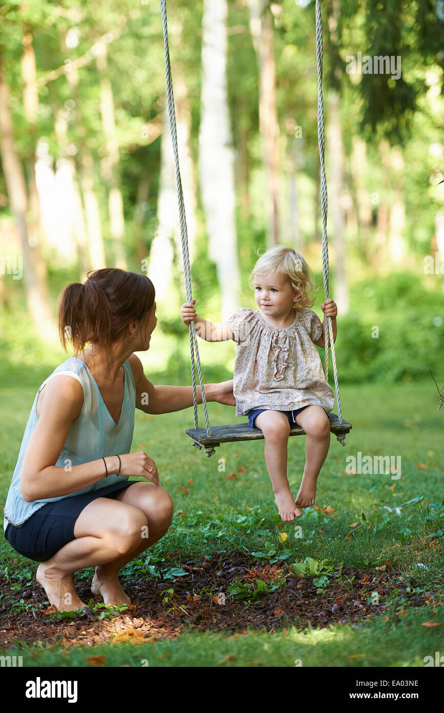 Mutter mit ihrem kleinkind -Fotos und -Bildmaterial in hoher Auflösung ...