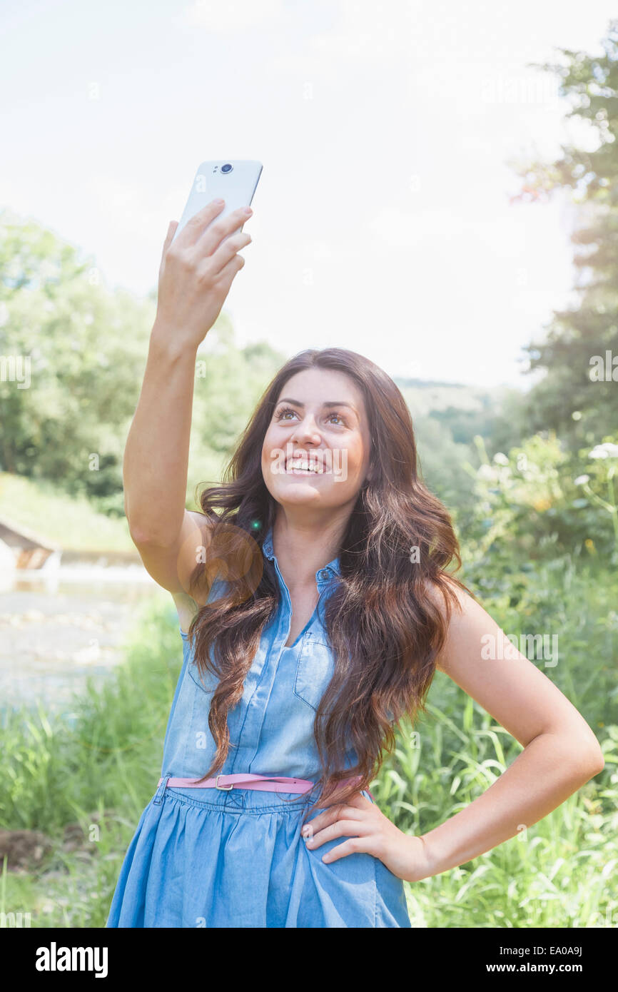 Frau unter selfie -Fotos und -Bildmaterial in hoher Auflösung – Alamy Frau unter selfie -Fotos und -Bildmaterial in hoher Auflösung – Alamy