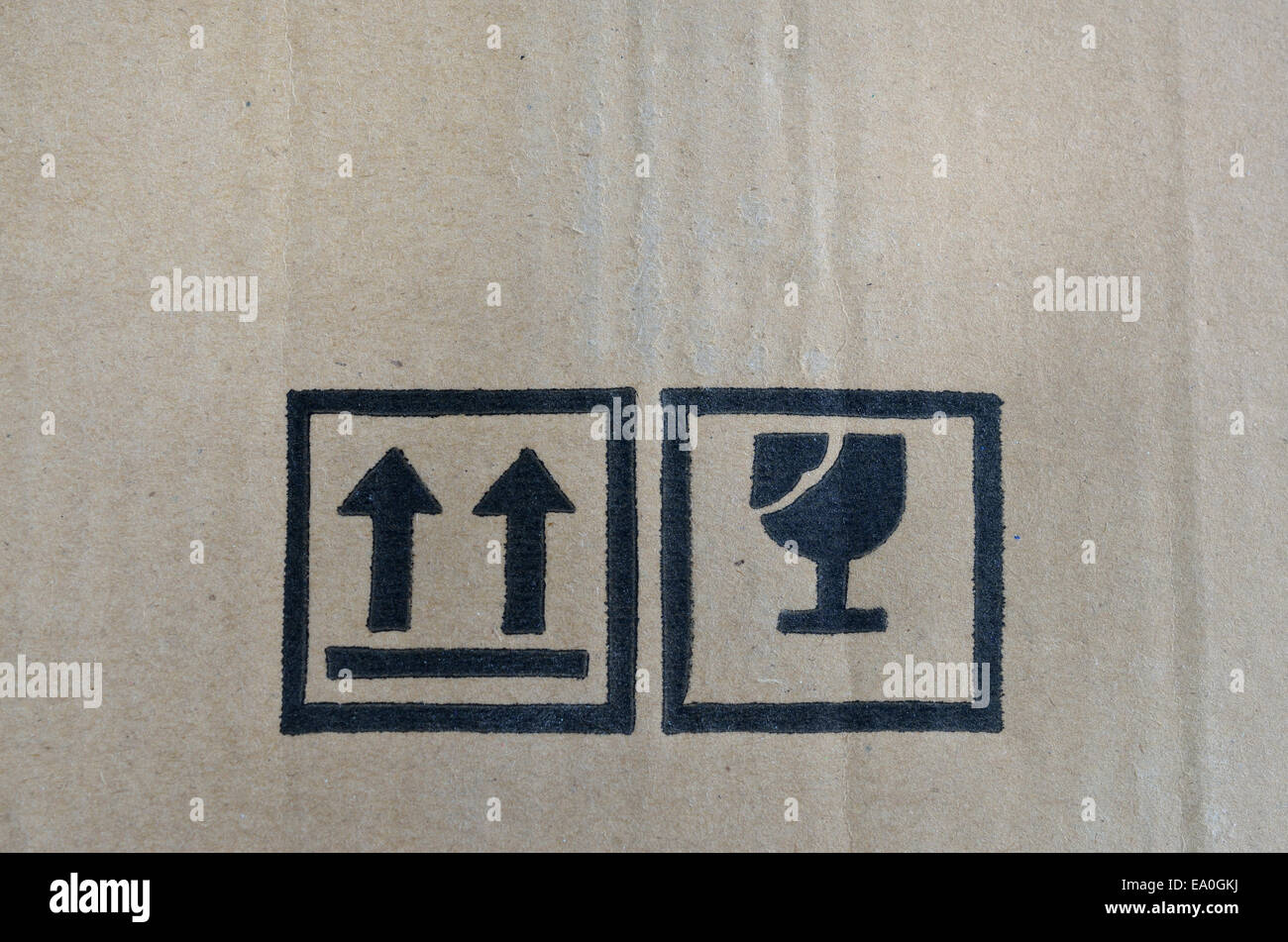Symbol on cardboard box warning -Fotos und -Bildmaterial in hoher ...