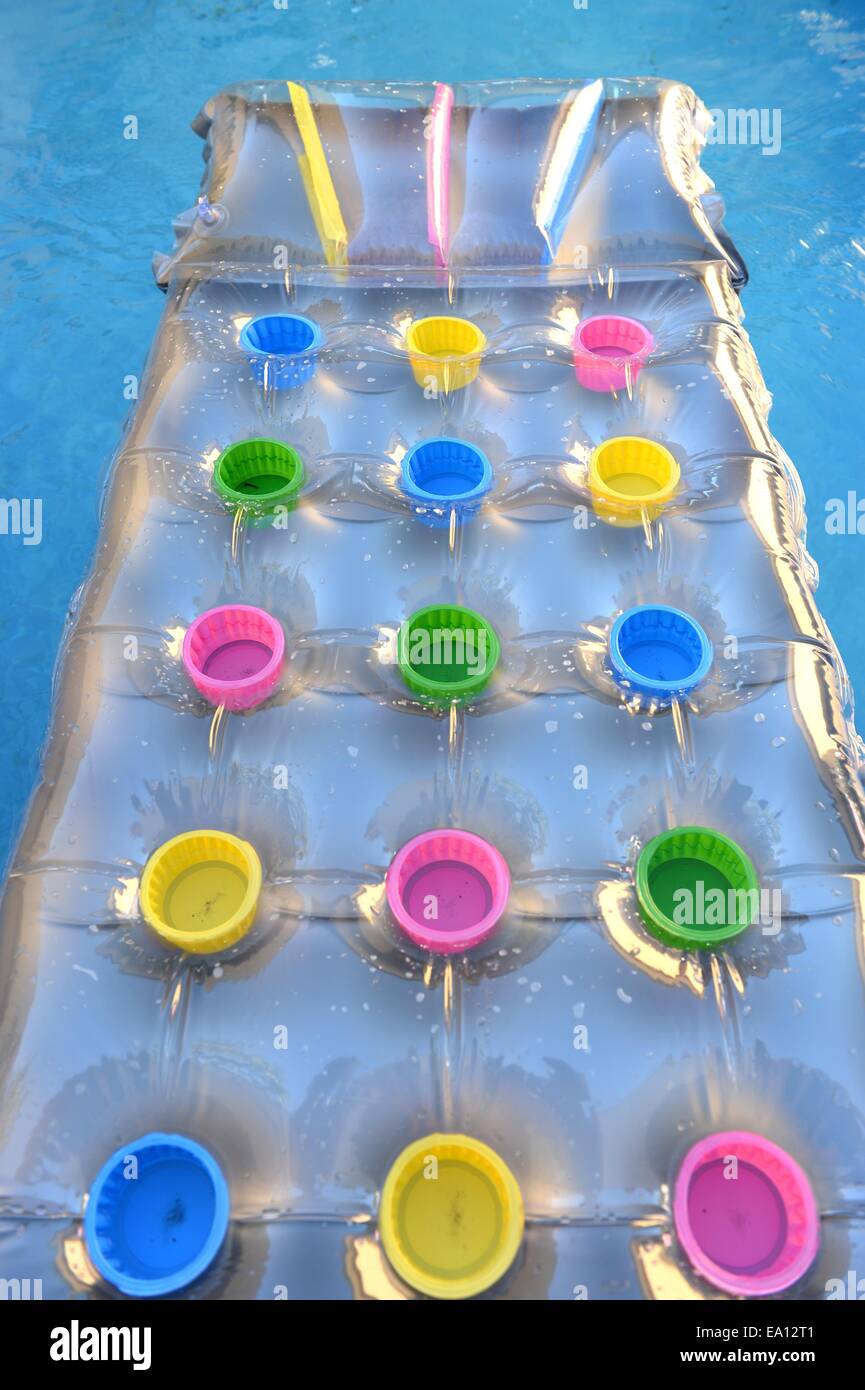 Pool bed -Fotos und -Bildmaterial in hoher Auflösung – Alamy