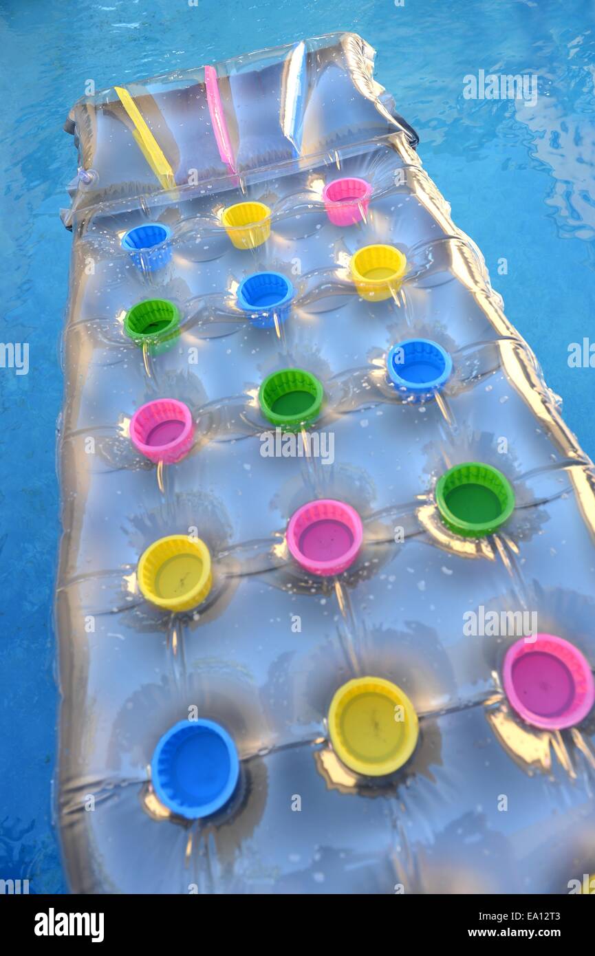 Pool bed -Fotos und -Bildmaterial in hoher Auflösung – Alamy