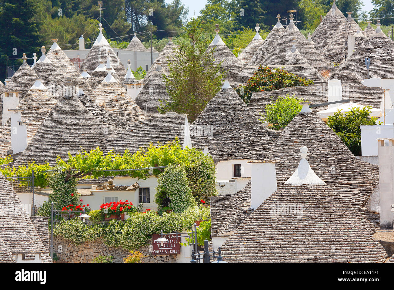 Trulli-Häuser in Alberobello, Bari, Apulien, Italien Stockfotografie ...