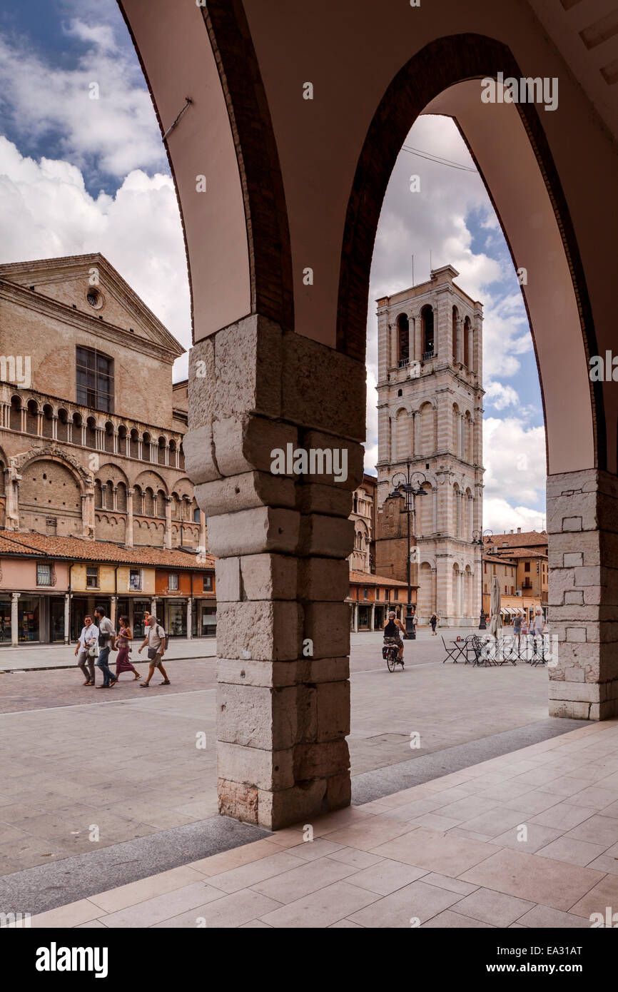 Das äußere des Basilica Cattedrale di San Giorgio (Duomo di Ferrara) in ...