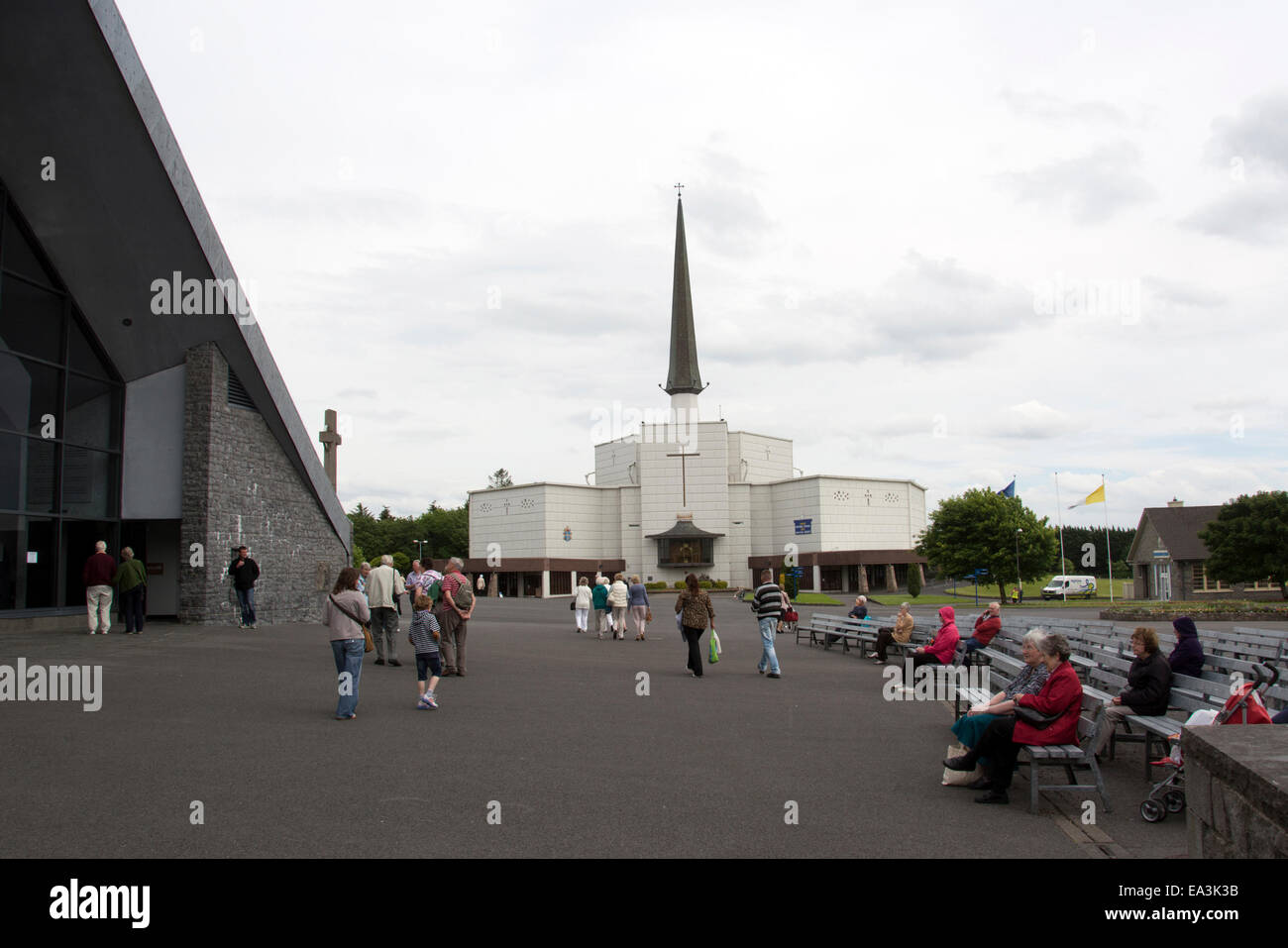Basilika unserer klopffrau -Fotos und -Bildmaterial in hoher Auflösung ...