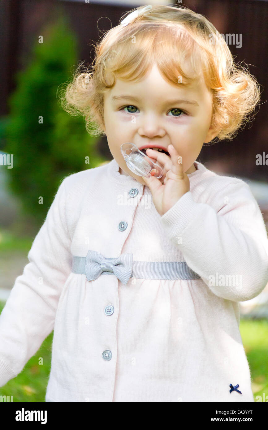 Nippel kind -Fotos und -Bildmaterial in hoher Auflösung – Alamy