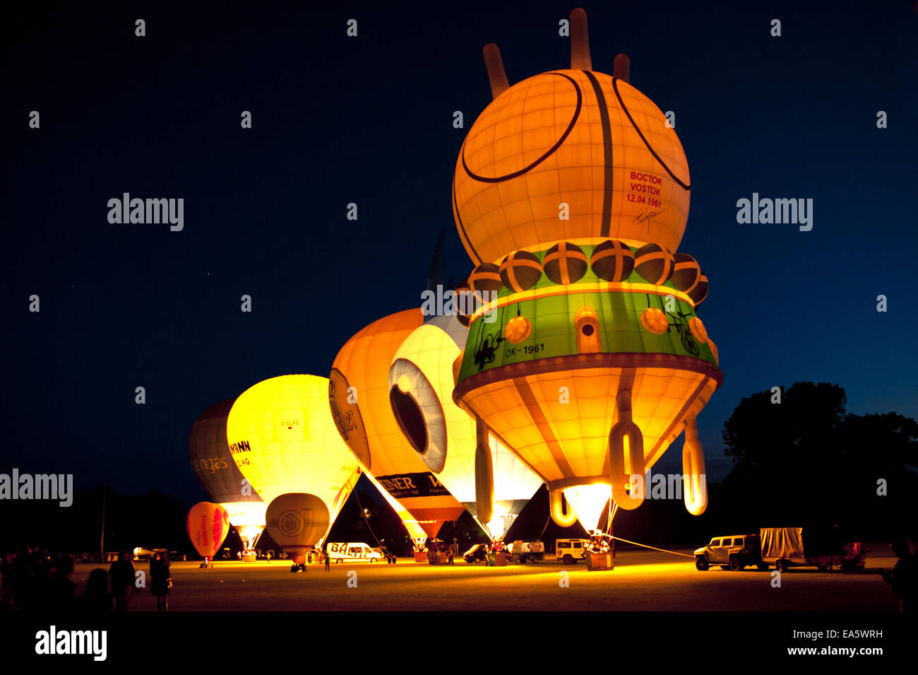 Leuchtende ballone -Fotos und -Bildmaterial in hoher Auflösung – Alamy