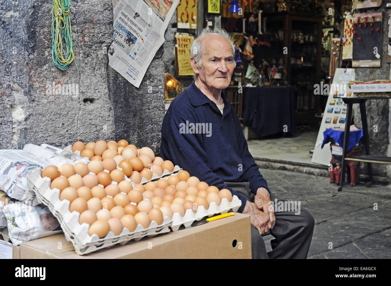 Markt platz neapel -Fotos und -Bildmaterial in hoher Auflösung – Alamy