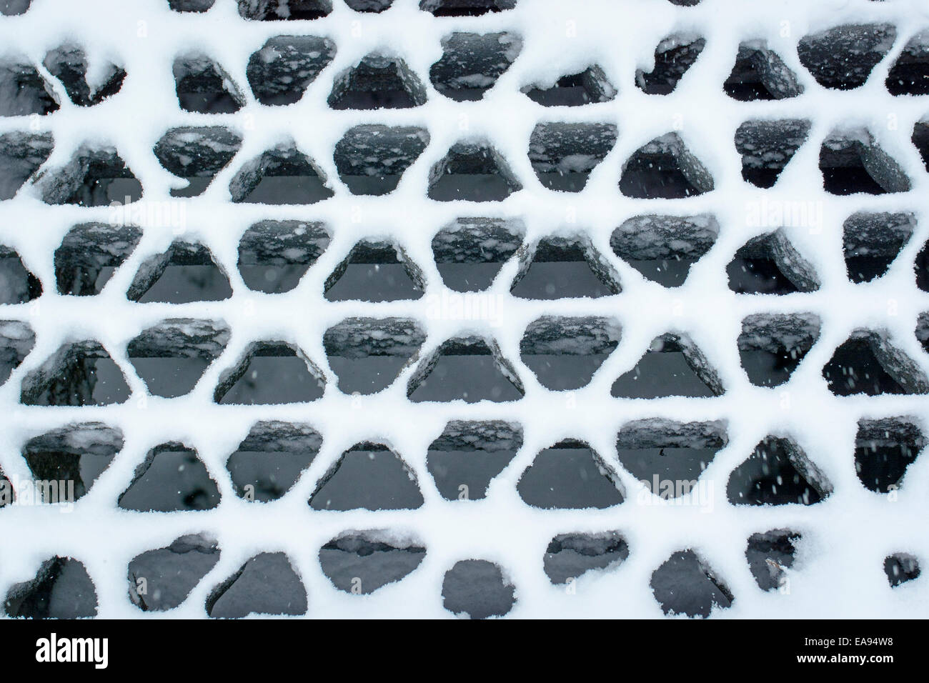 öffentliche kanalabdeckung -Fotos und -Bildmaterial in hoher Auflösung ...