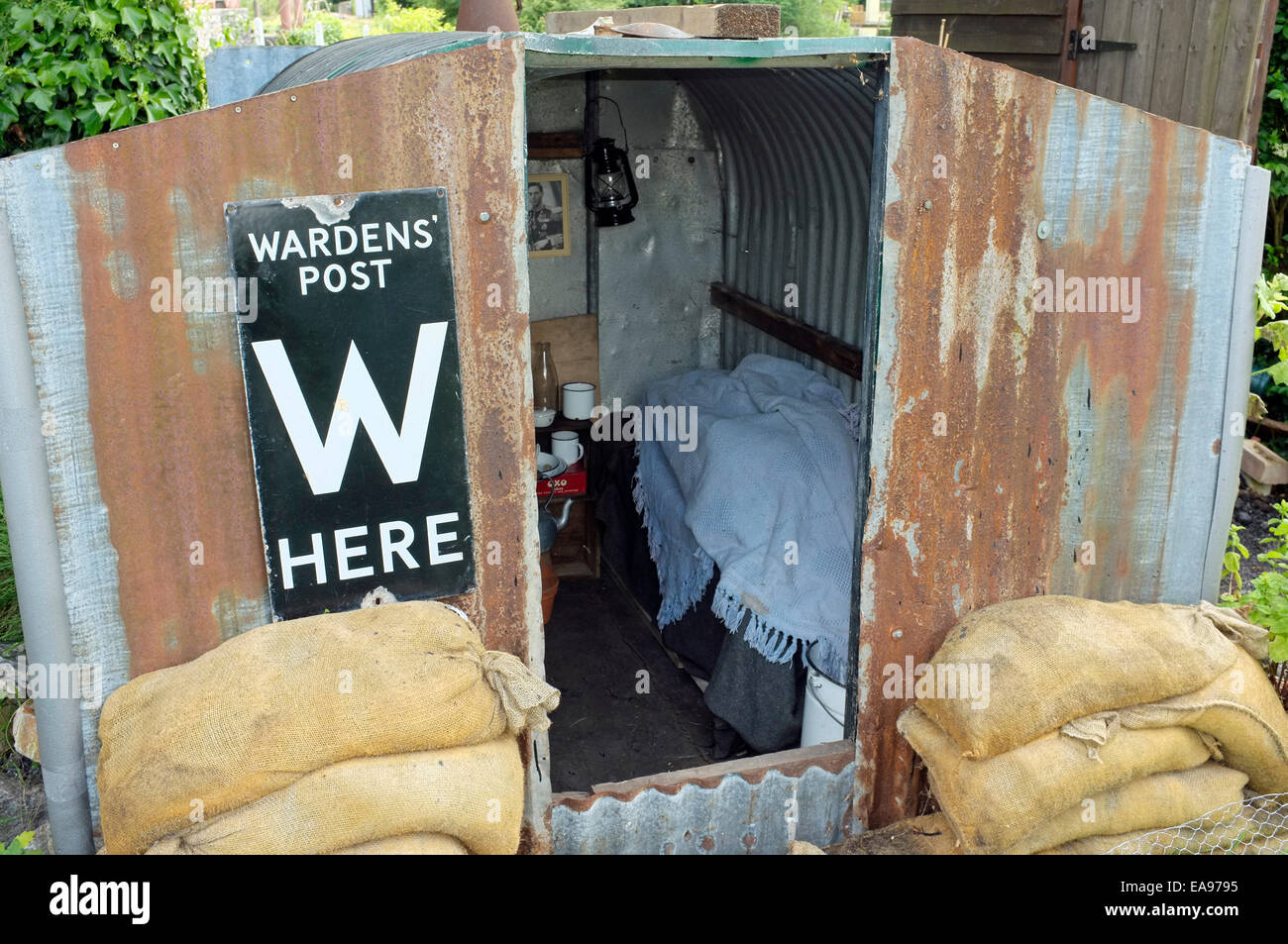 Eine Rekonstruktion des WW2 Anderson Luftschutzbunker. Holne, Devon ...