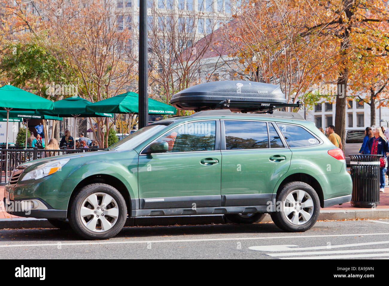 Ladung auf dem dach -Fotos und -Bildmaterial in hoher Auflösung – Alamy