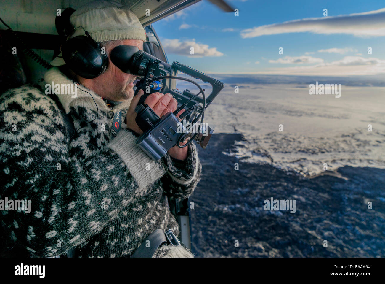 Fotograf Filmt Den Vulkanausbruch Am Holuhraun Spalt Stockfotos und ...