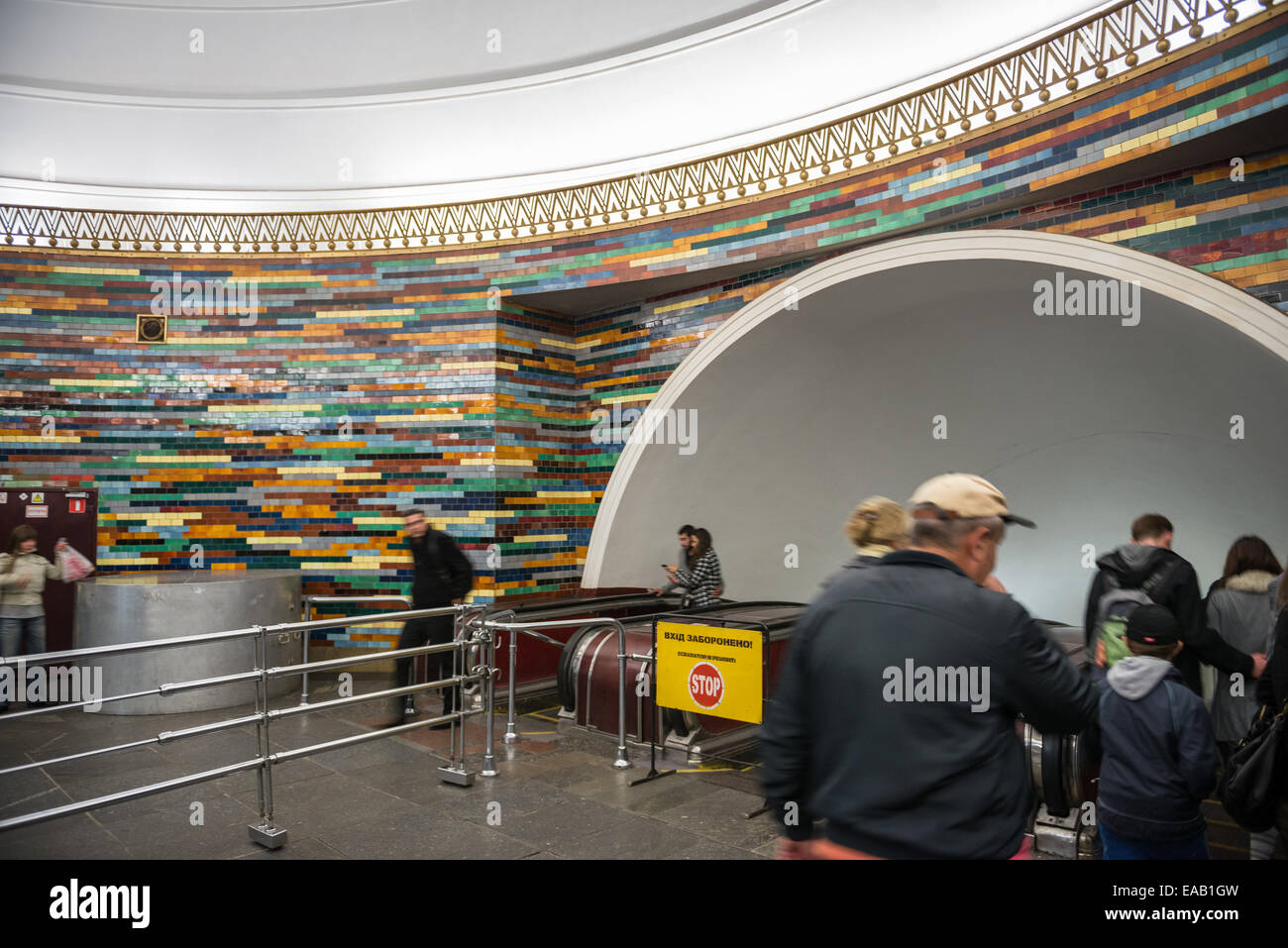 Metro-Station auf der Sviatoshynsko-Brovarska-Linie des Kiewer Metro ...