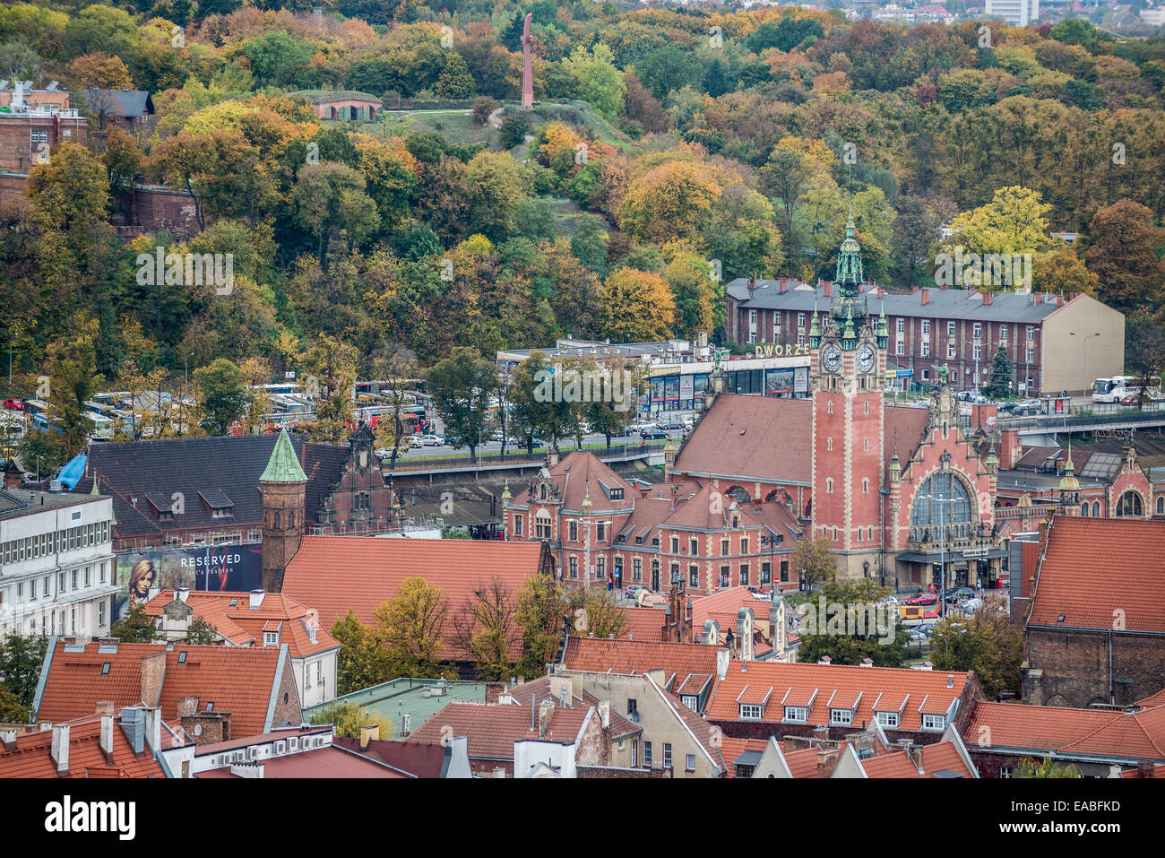 Luftbild mit Hauptbahnhof vom Turm der Basilika der Annahme der seligen ...