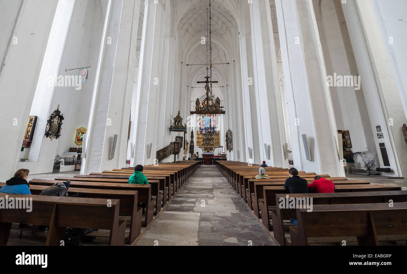 Hauptschiff der Basilika Mariä Himmelfahrt der Jungfrau Maria ...