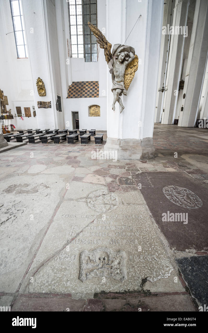 Innenraum der Basilika Mariä Himmelfahrt der Jungfrau Maria ...