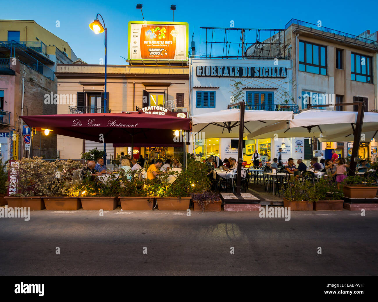 Italien-Sizilien-Provinz von Palermo Mondello Restaurants am Abend ...