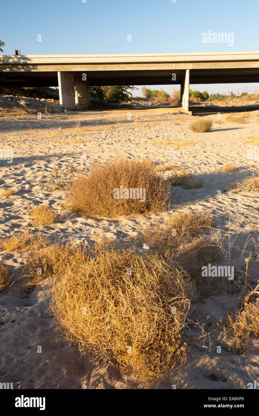 Beton flussbett -Fotos und -Bildmaterial in hoher Auflösung – Alamy