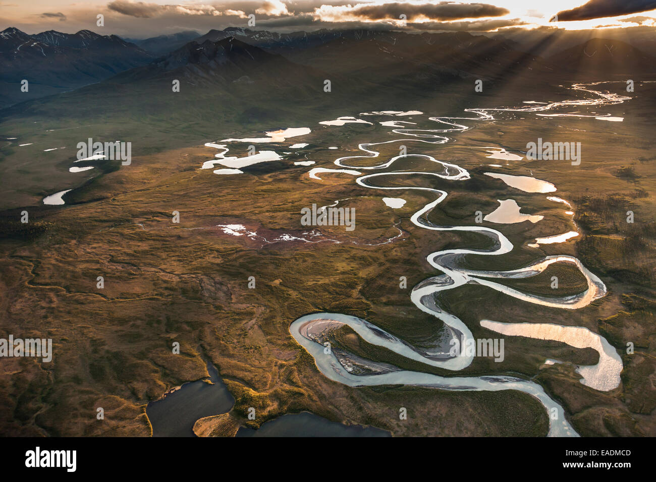 Luftbild der wilde und malerische Wind River, Brooks Range, Arctic ...
