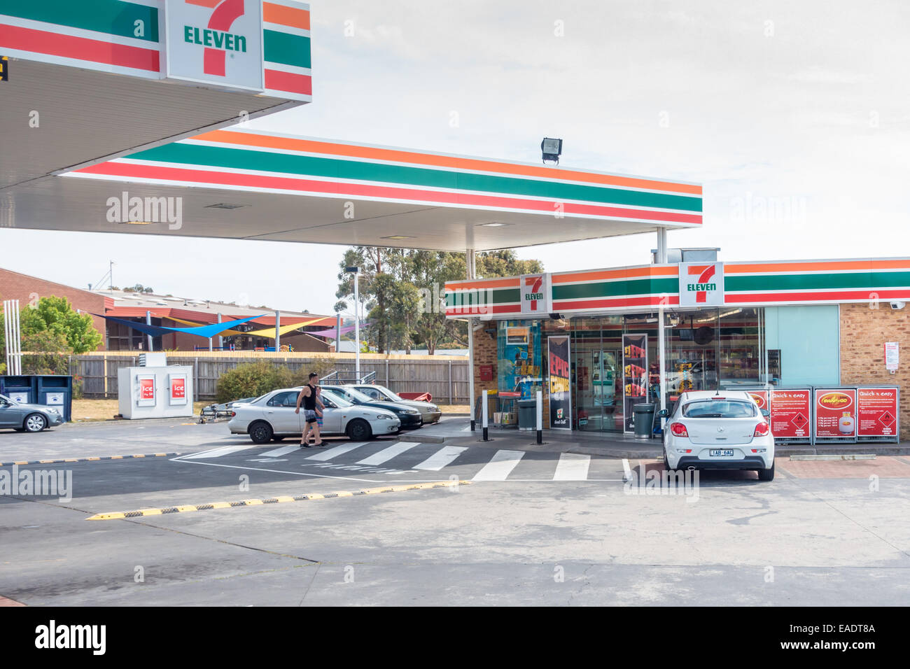 7 elf Tankstelle und Convenience-shop Stockfotografie - Alamy
