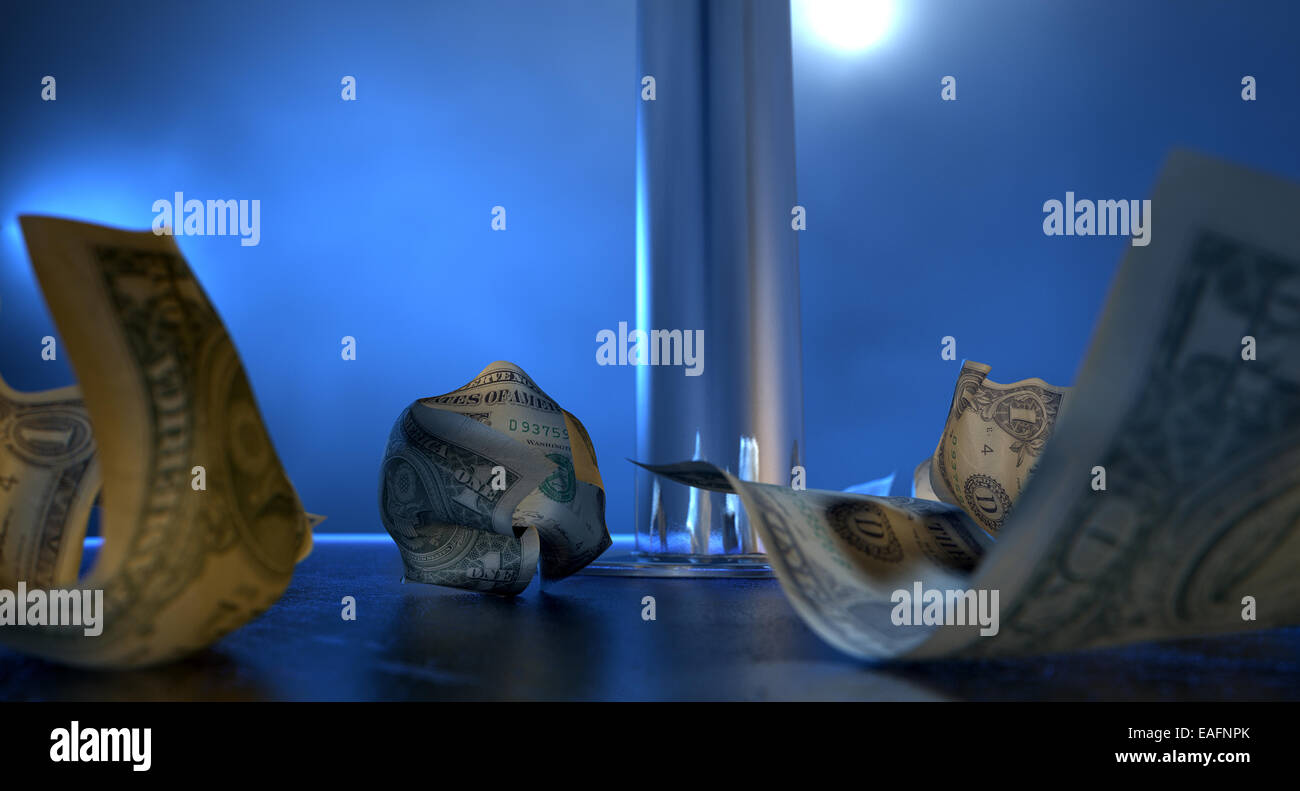 Eine isolierte Stripperin Pole auf einer Bühne, die von einem einzigen ...