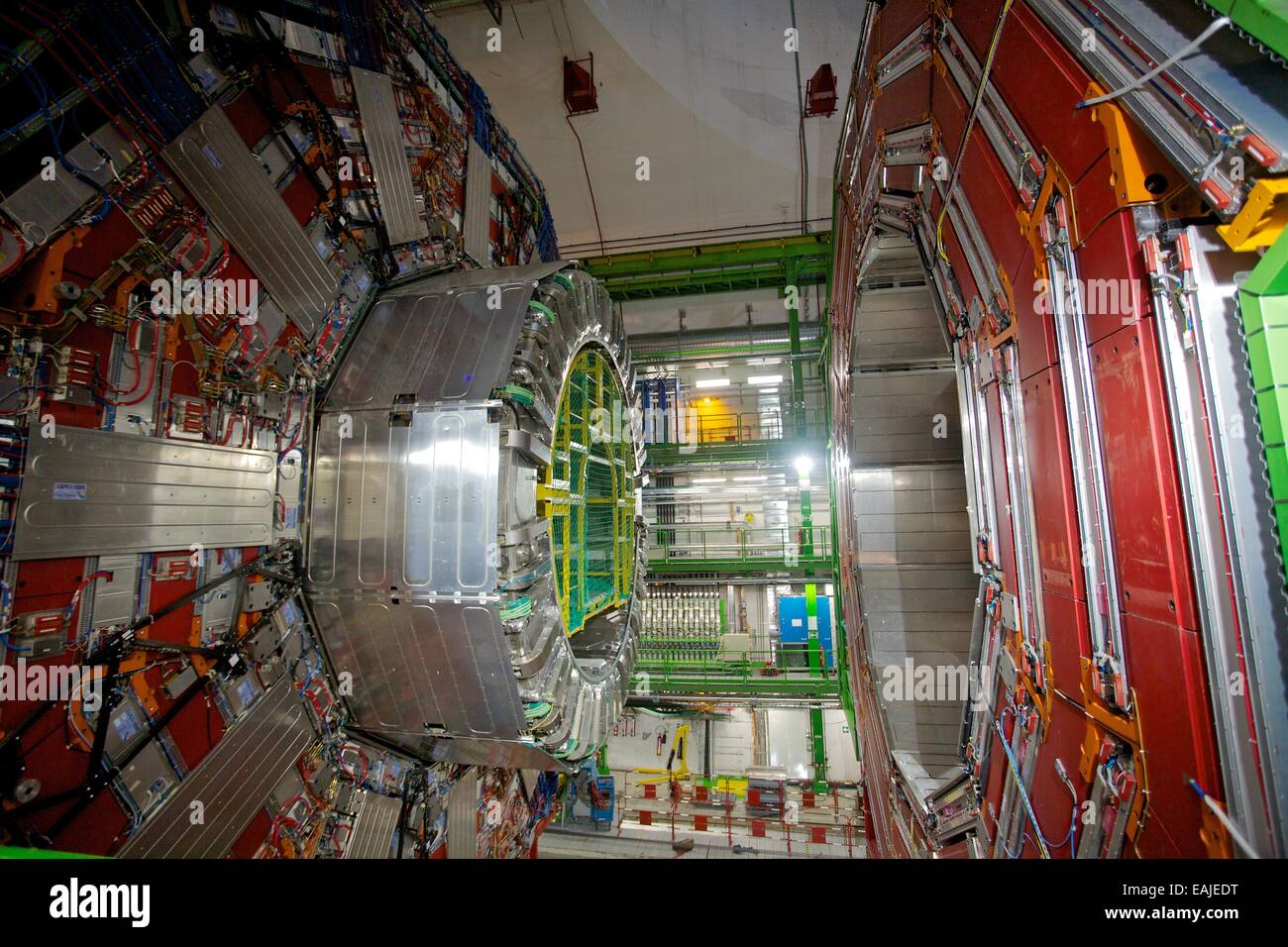 Large hadron collider cern tunnel -Fotos und -Bildmaterial in hoher ...
