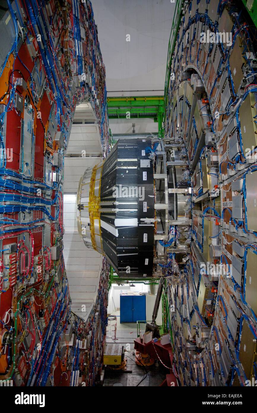 Large hadron collider cern tunnel -Fotos und -Bildmaterial in hoher ...