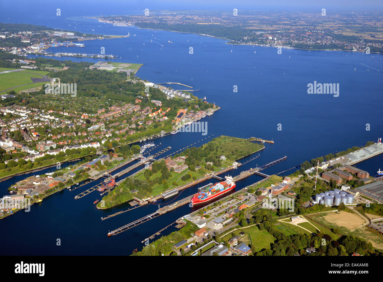 Schleusen Kiel-Holtenau, nördlichen Ende des Nord-Ostsee-Kanals, Nord ... Schleusen Kiel-Holtenau, nördlichen Ende des Nord-Ostsee-Kanals, Nord ...
