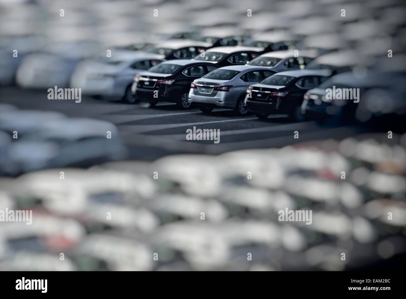 Car park full of cars -Fotos und -Bildmaterial in hoher Auflösung – Alamy