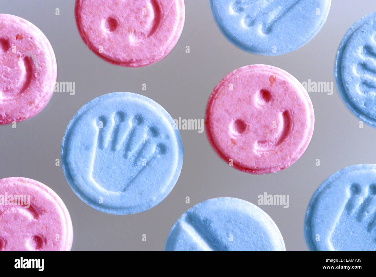 Exstacy pillen studio -Fotos und -Bildmaterial in hoher Auflösung – Alamy