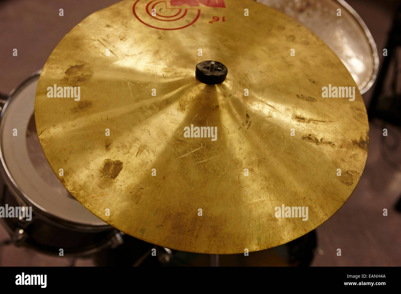 Auf einer trommel -Fotos und -Bildmaterial in hoher Auflösung – Alamy