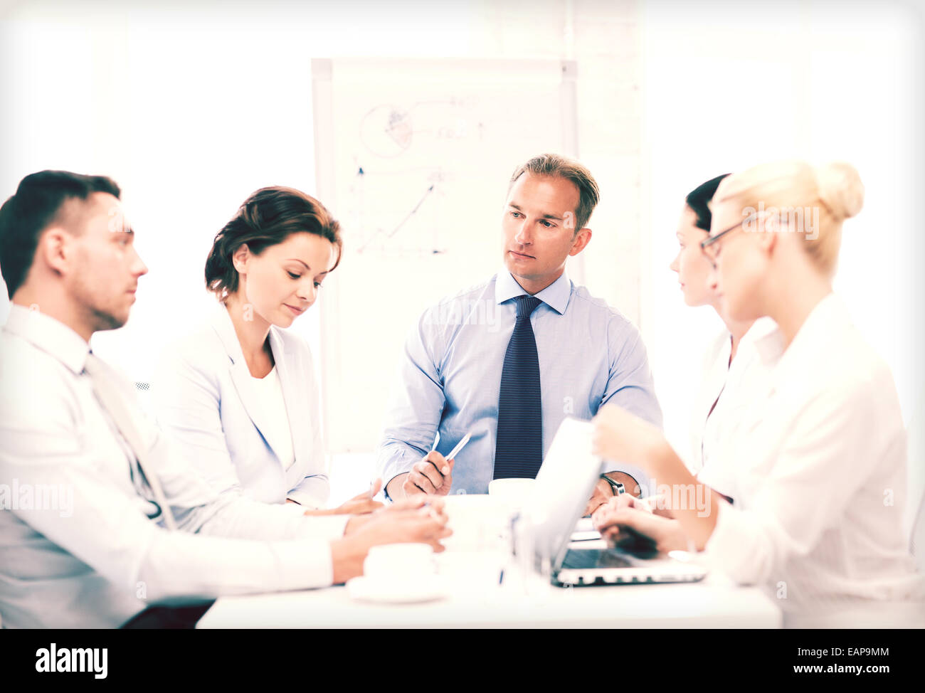 Mitglieder des teams treffen -Fotos und -Bildmaterial in hoher ...