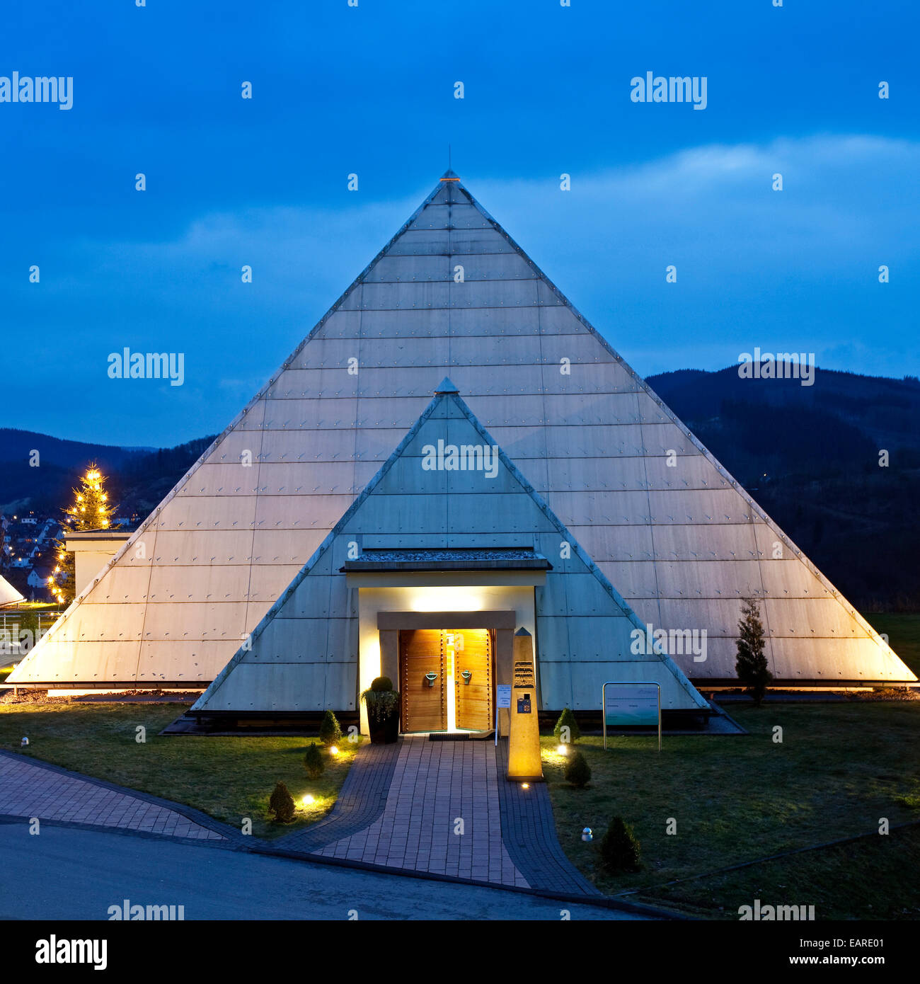 Einer der Sauerland-Pyramiden in der Abenddämmerung, Lennestadt, Nordrhein-Westfalen ...