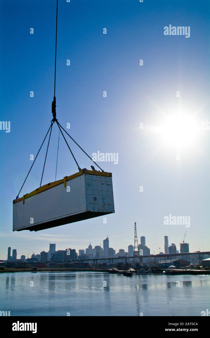 Blauer containerkran -Fotos und -Bildmaterial in hoher Auflösung – Alamy