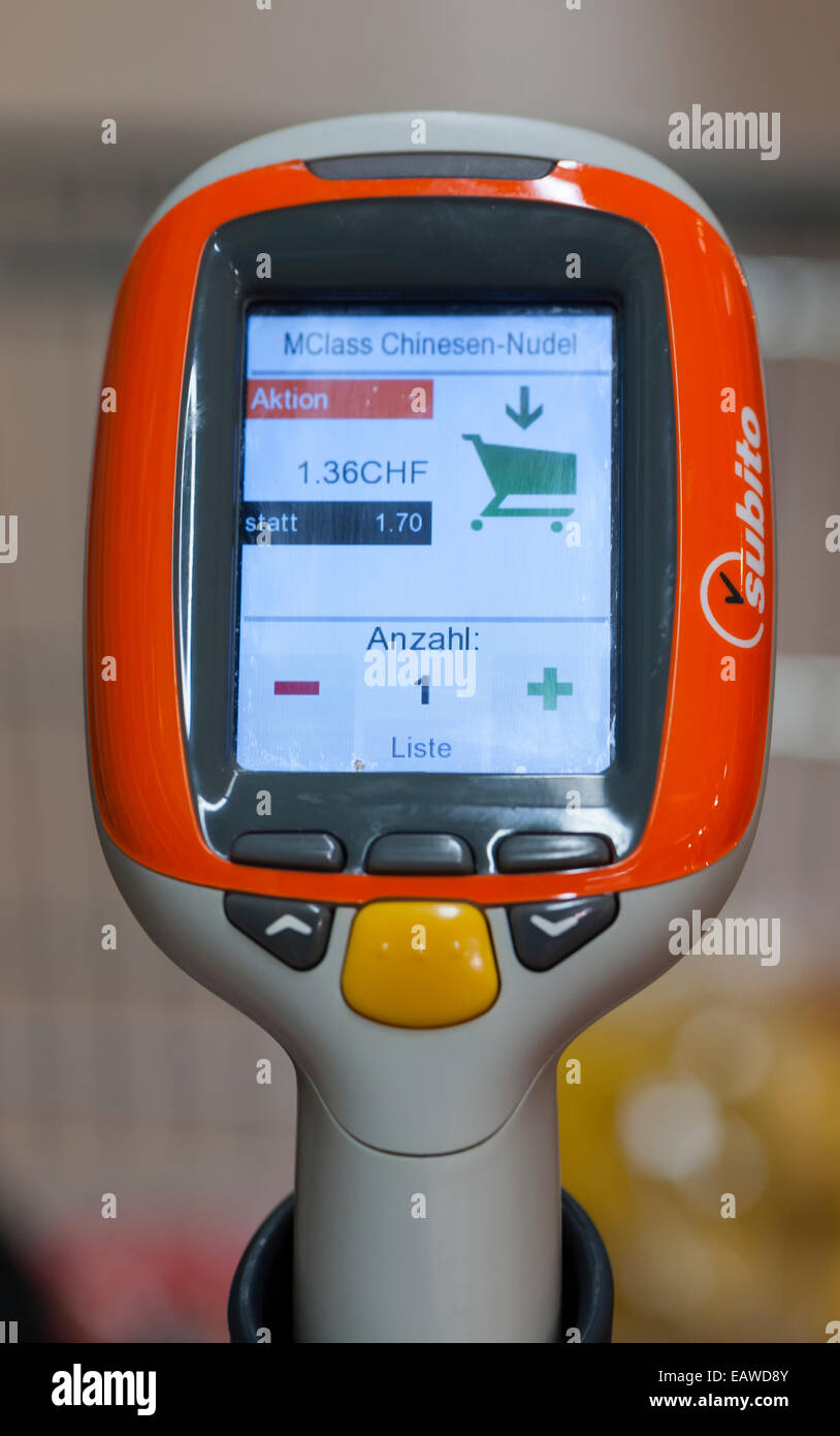 Ein handheld Subito Selfscanning-Gerät in einem Migros-Supermarkt in ...
