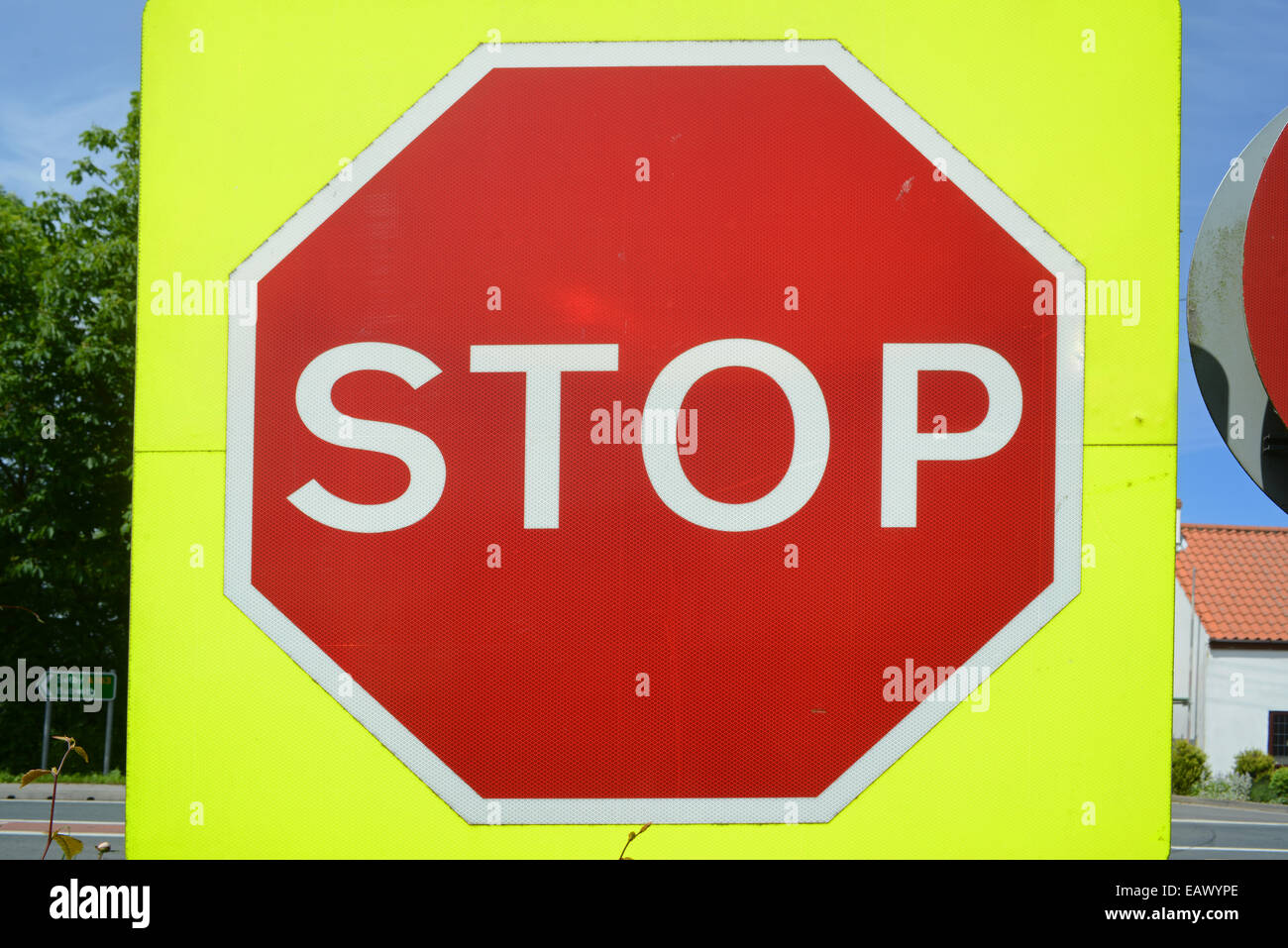 Halt autoschild -Fotos und -Bildmaterial in hoher Auflösung – Alamy