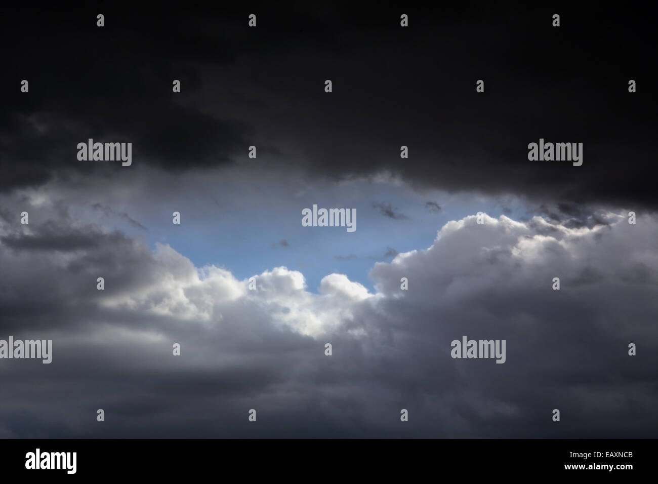 Dunkles thema -Fotos und -Bildmaterial in hoher Auflösung – Alamy