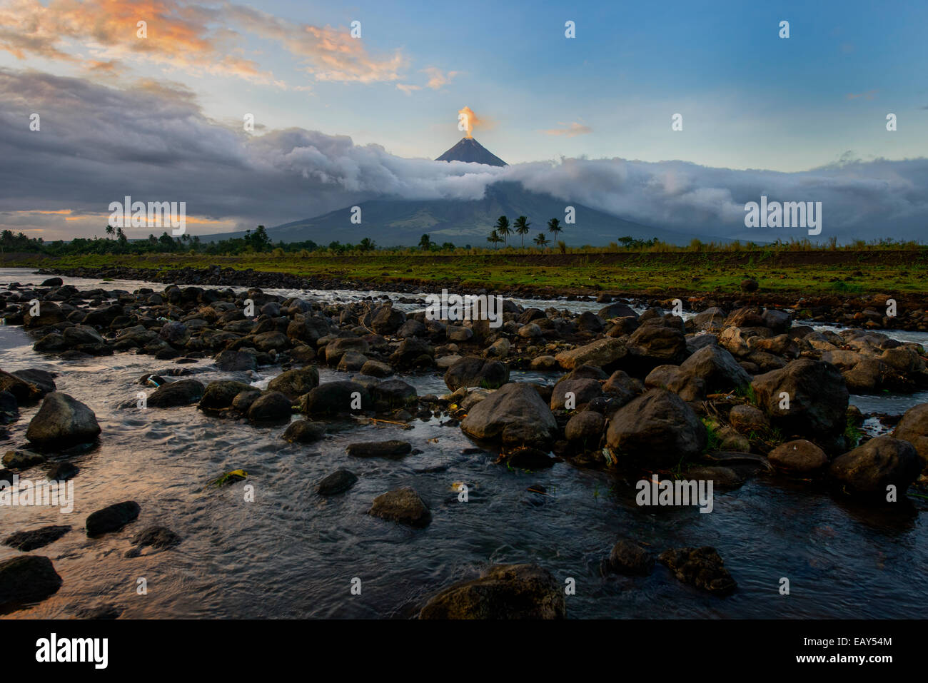 Mayon volcano -Fotos und -Bildmaterial in hoher Auflösung – Alamy