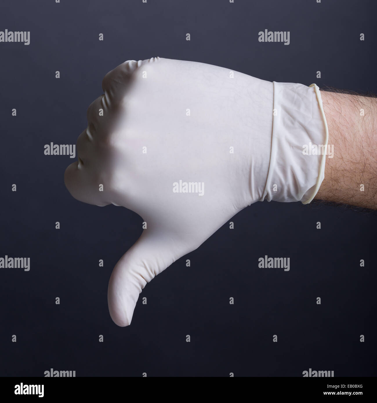 Daumen runter zeichen -Fotos und -Bildmaterial in hoher Auflösung – Alamy