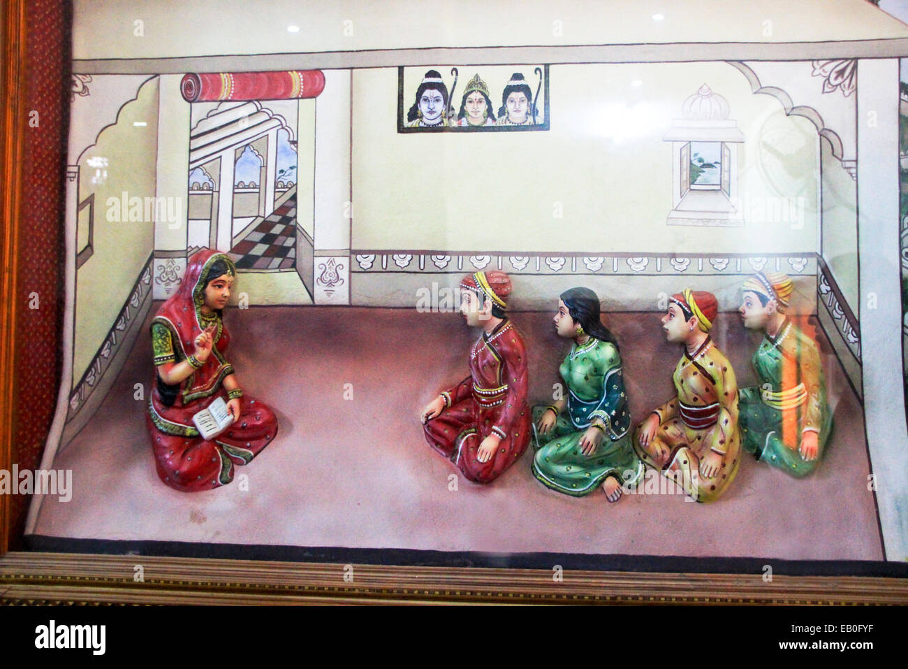 Symbole der königlichen Kinder aufmerksam zuhören Geschichte im ...