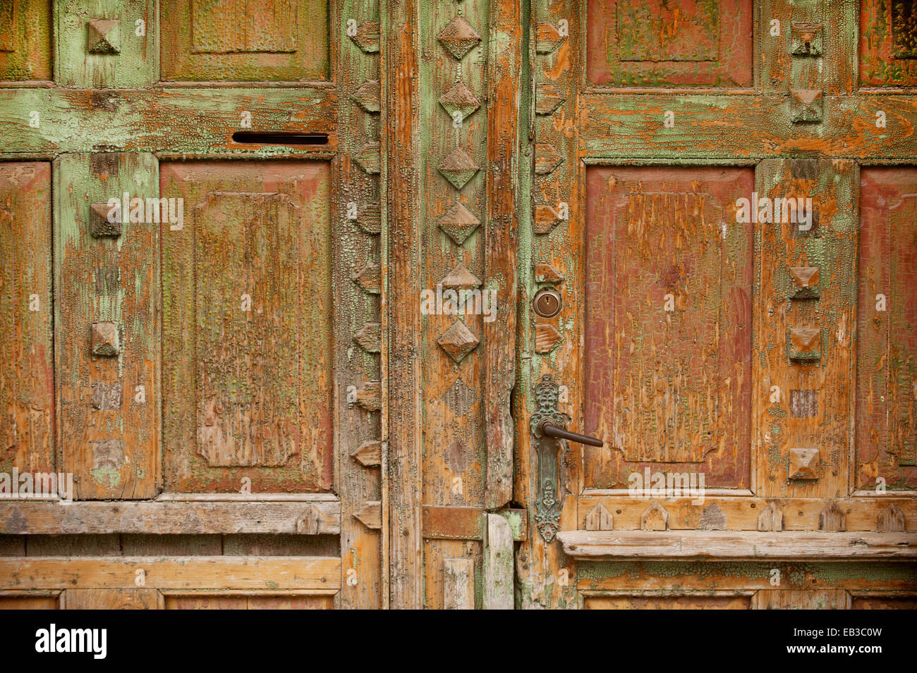 Holz haus detail fassade -Fotos und -Bildmaterial in hoher Auflösung – Alamy