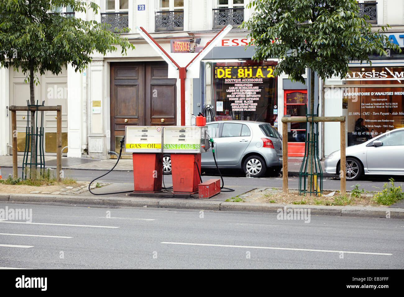 Gaz station paris -Fotos und -Bildmaterial in hoher Auflösung – Alamy