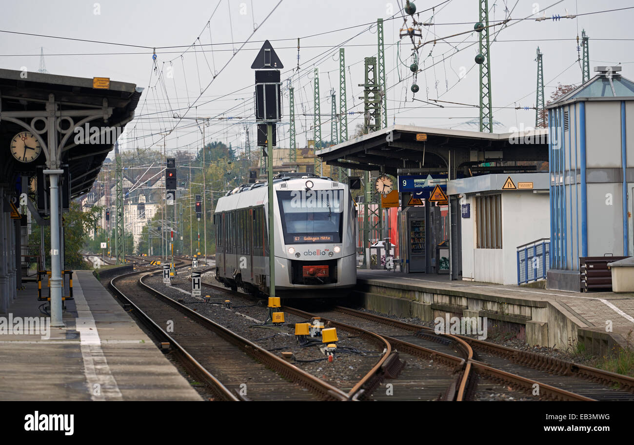 Solingen bahnhof deutschland -Fotos und -Bildmaterial in hoher ...