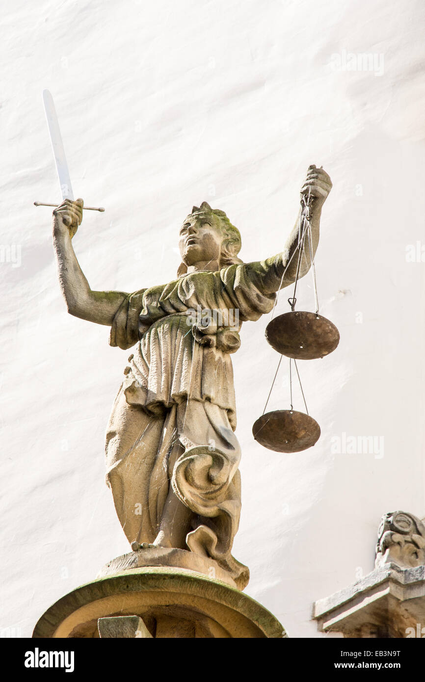 Justitia skulptur -Fotos und -Bildmaterial in hoher Auflösung – Alamy