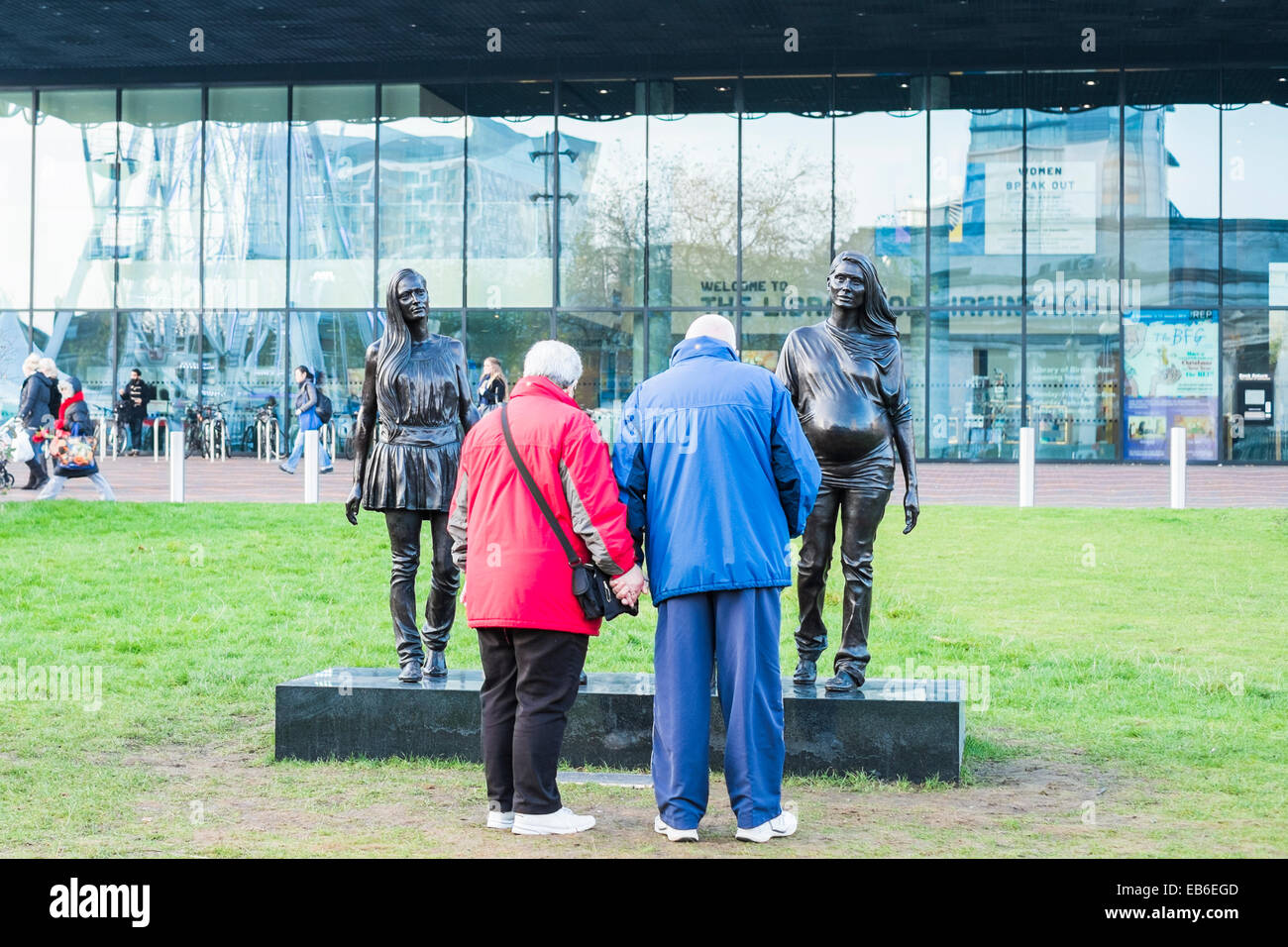 Real birmingham family statue gillian -Fotos und -Bildmaterial in hoher ...