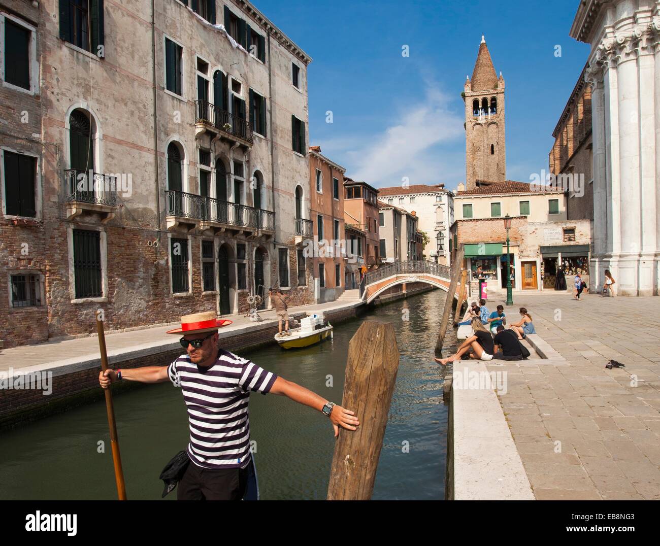 Gondoliere, Campo San Barnaba, Kirche und der Glockenturm Turm ...