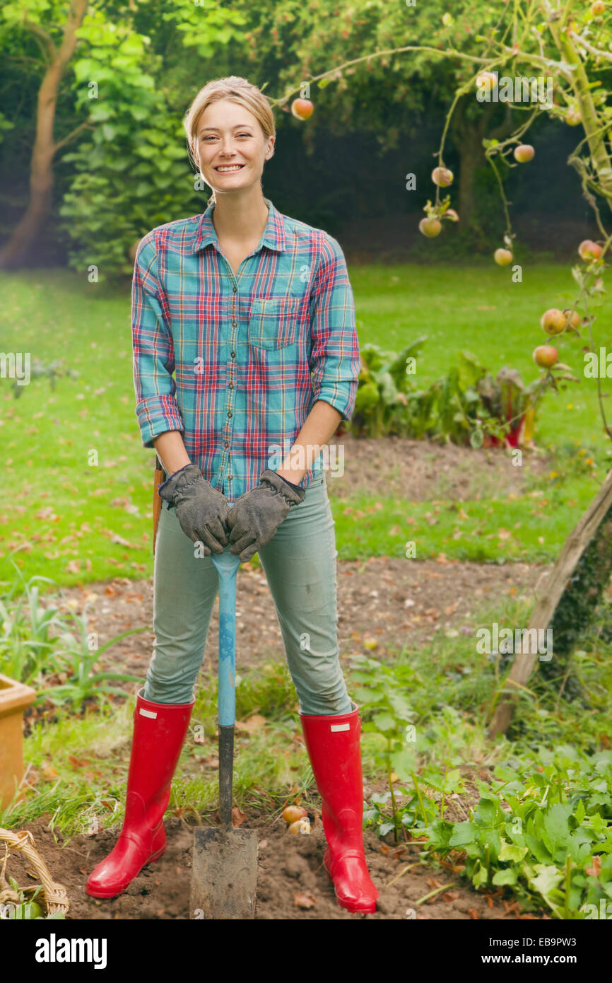 Female farmer wellies -Fotos und -Bildmaterial in hoher Auflösung – Alamy