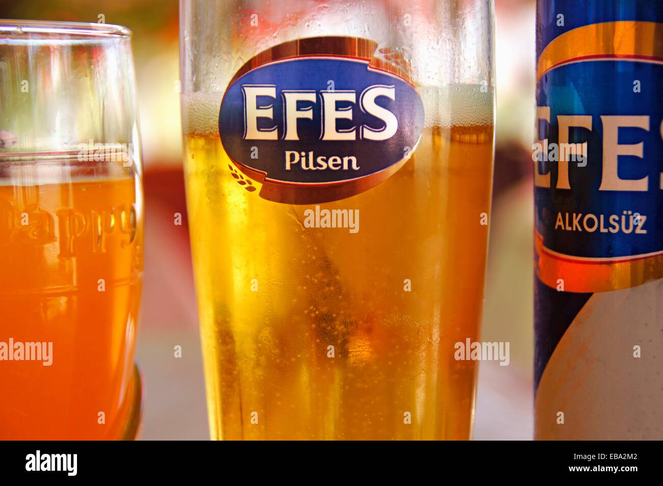 Efes pilsen türkisches bier -Fotos und -Bildmaterial in hoher Auflösung ...
