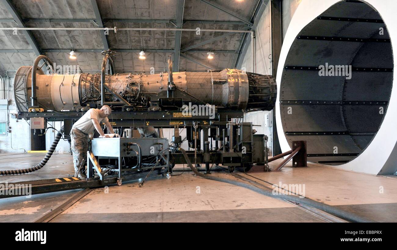 Tech Sgt Kenneth Creager Bewertungen einen technischen Auftrag für ein ...