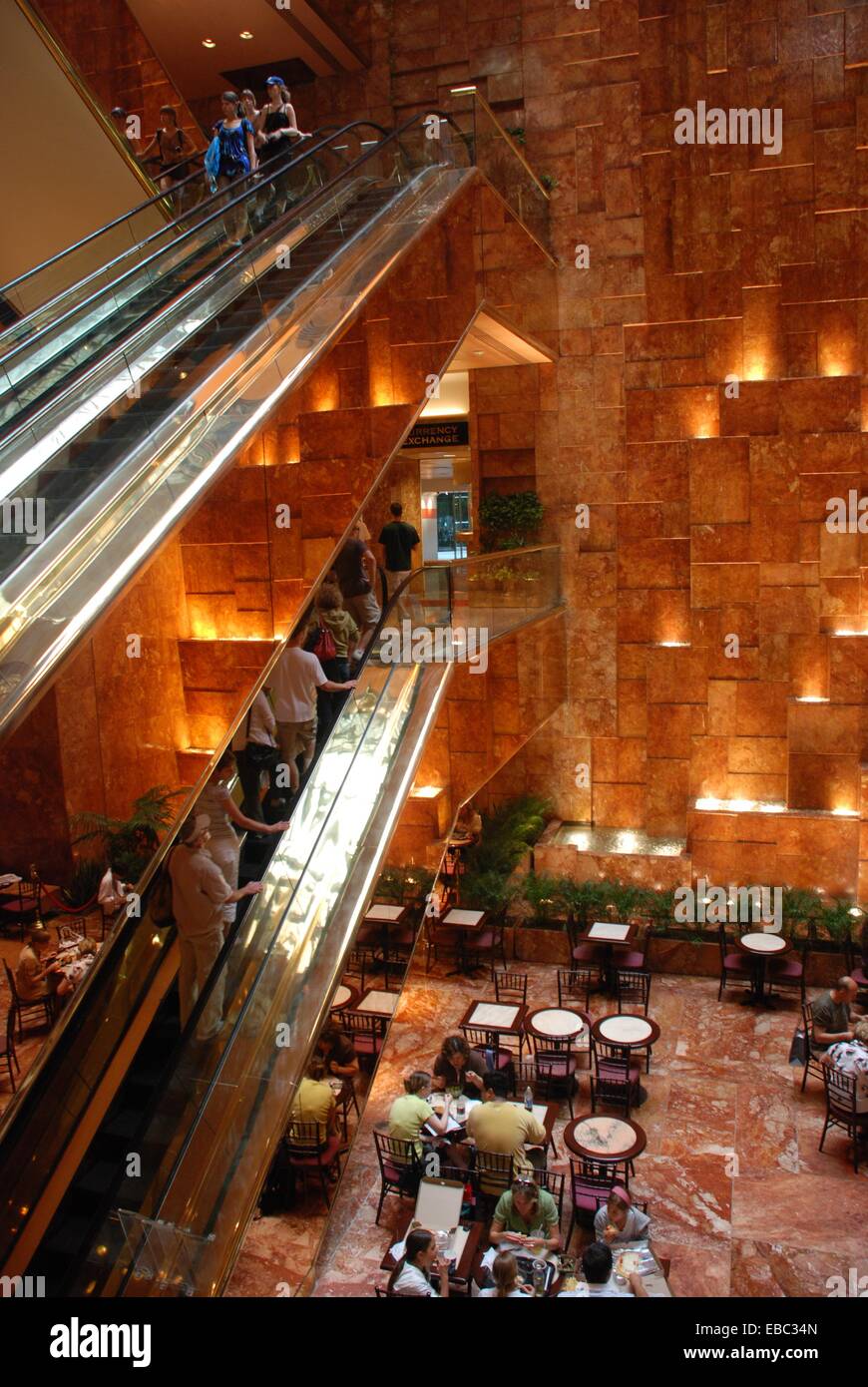 Interior Trump Tower New York Stockfotos und -bilder Kaufen - Alamy